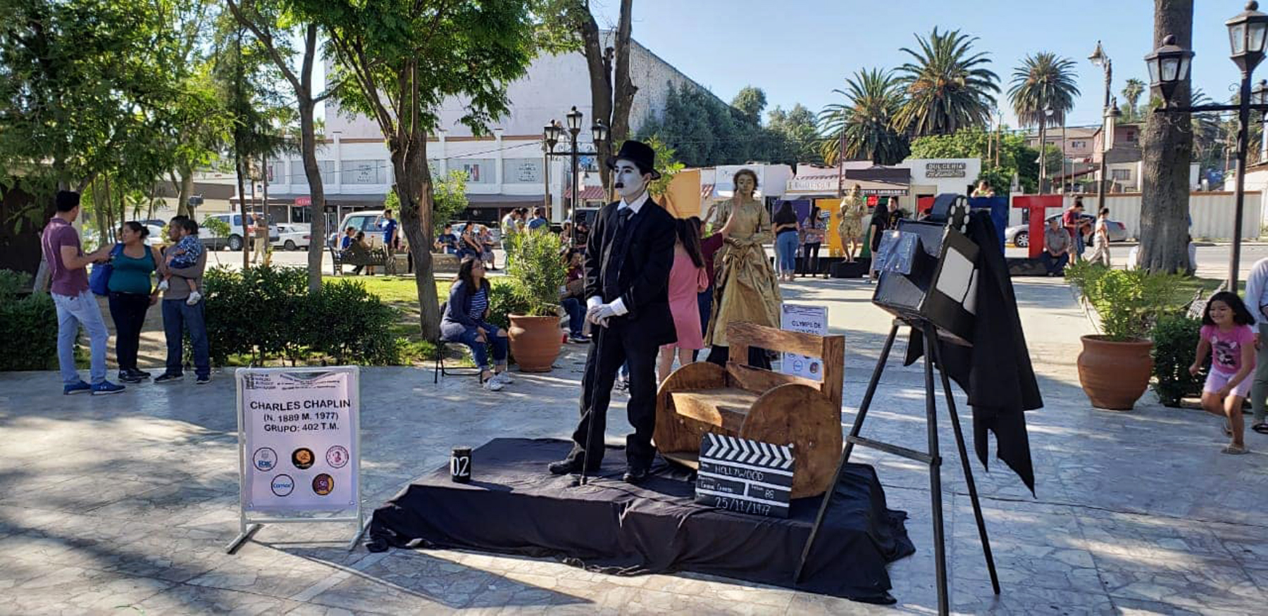 Representan alumnos del Cobach en Tecate, muestra de estatuas humanas