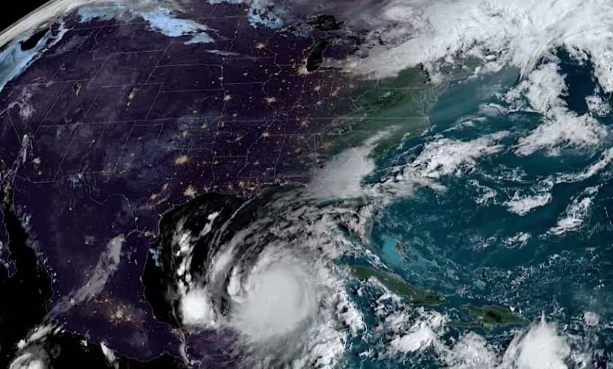 HURACÁN DELTA RECOBRA INTENSIDAD DESPUES DE PASAR POR YUCATÁN Y VA ...