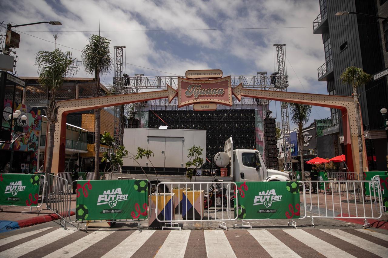 Instalan el Baja Fut Fest en la Avenida Revolución Tijuana